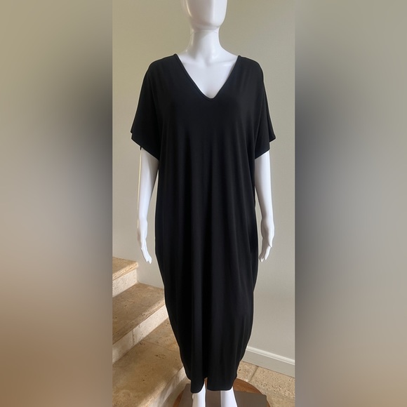 Fighting Eel | Dresses | Fighting Eel Black Basics Vneck Short Sleeve Midi Dress Size | Poshmark